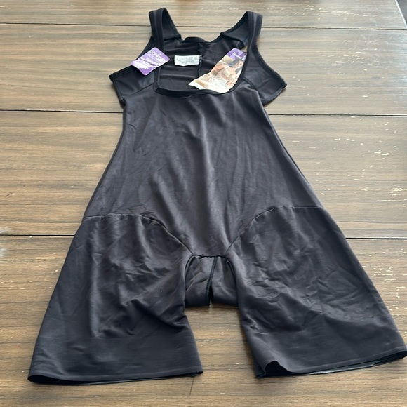 Naomi & Nicole | Intimates & Sleepwear | New Naomi Nicole Shape Wear ...